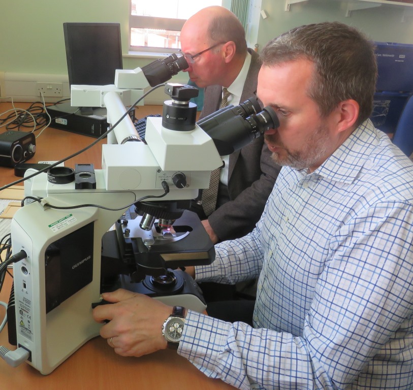 League of Friends of RSH donates £43,000 for new microscopes – SaTH